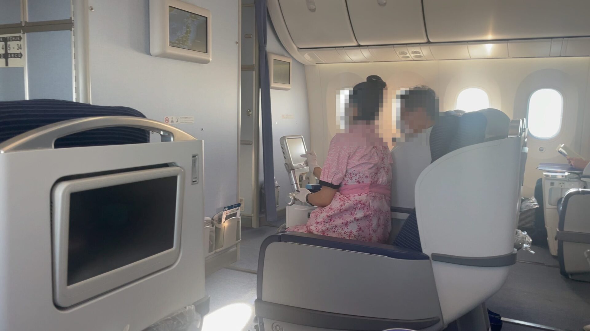 【78M】ANAプレミアムクラス搭乗記。最前列はオススメ？ | 子育てトレイン